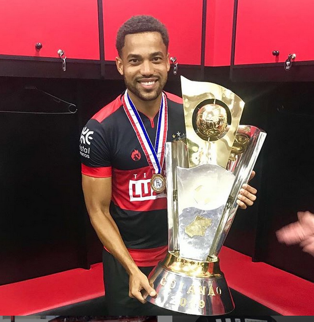 Após susto, Lucas Rocha comemora título e 50 jogos pelo Atlético-GO ...