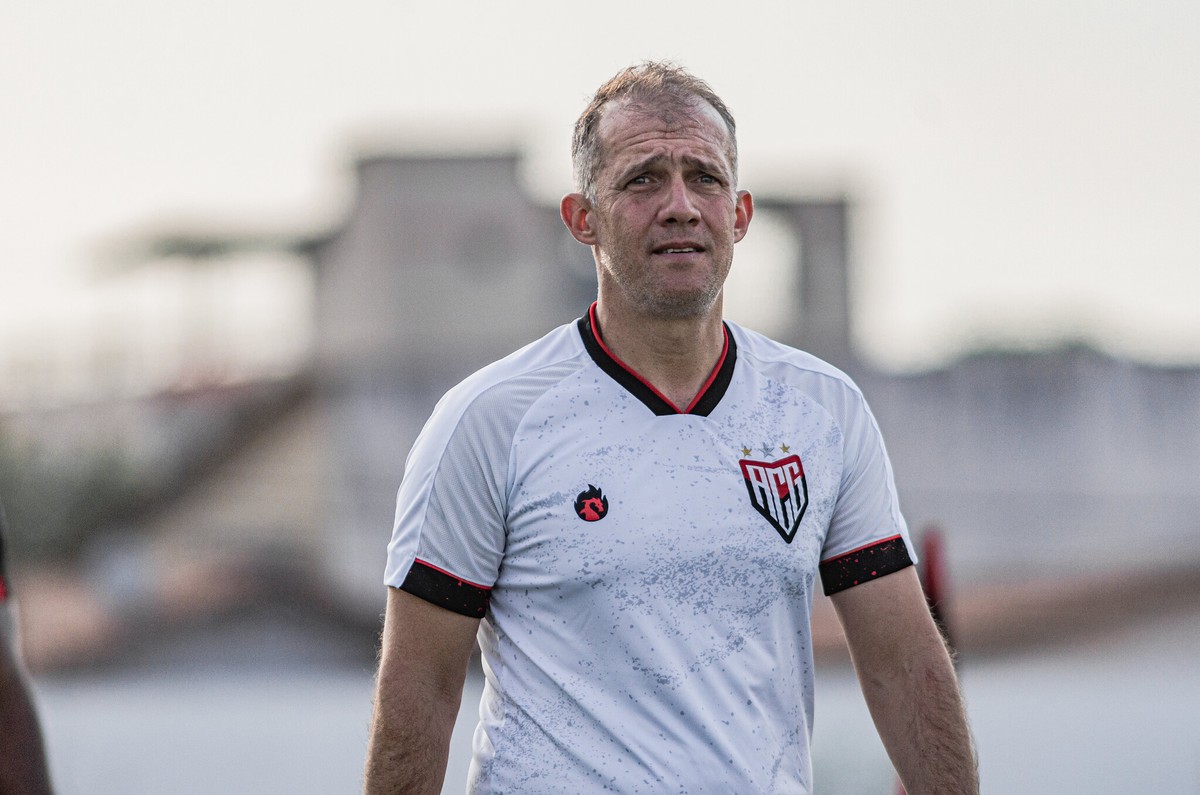 Eduardo Baptista deixa o Atlético-GO após seis jogos | atlético-go | ge
