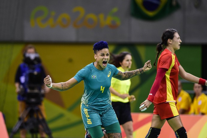 Com letra de Samira e coro das atletas, meninas ganham hino por ouro ...