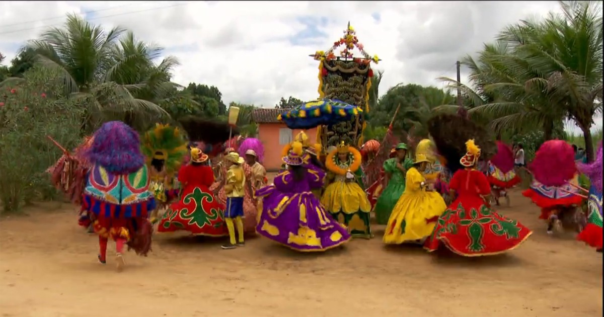 Agronegócios - Maracatu rural envolve milhares de pessoas nos campos de PE