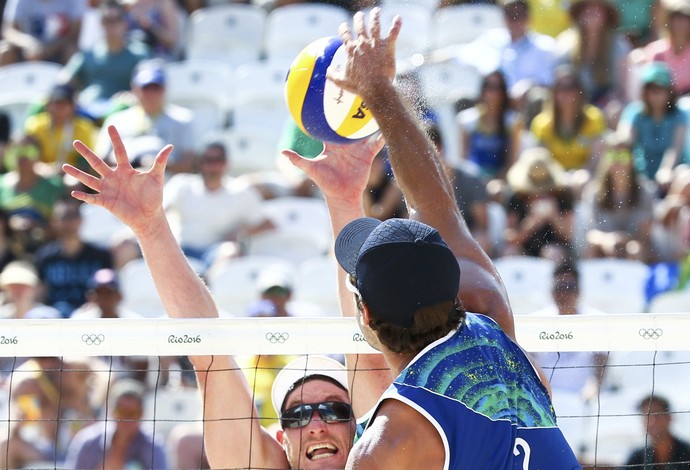 Alison/Bruno sofre com o vento, mas vence o Canadá na estreia dos Jogos