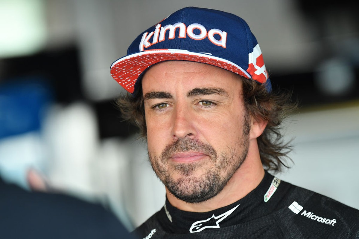 Fernando Alonso será operado para remover placas de titânio da ...