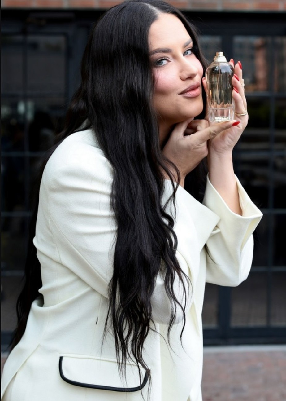 Após anunciar aposentadoria, Adriana Lima retorna em evento da Victoria's Secret | Celebridades ...