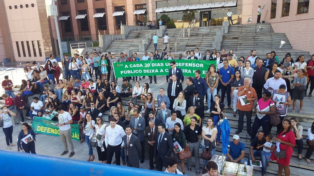 Protesto e audiência pública pedem melhorias na Defensoria Pública do ...