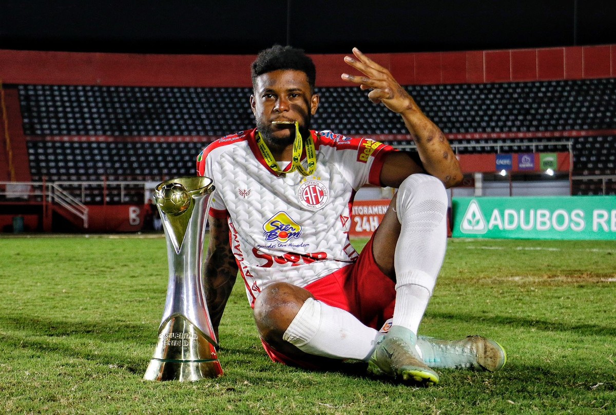 Rafael Carioca é o 13º jogador a renovar com o América-RN | américa-rn | ge