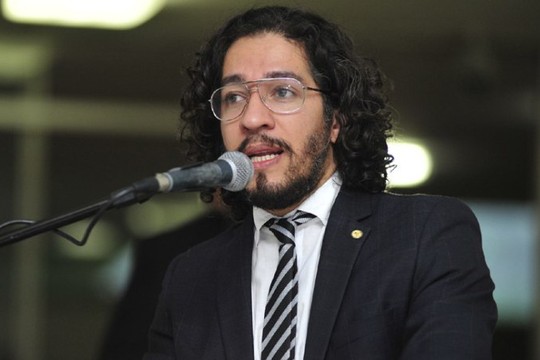 Finalização de filme sobre Jean Wyllys é feito por crowdfunding - ÉPOCA ...