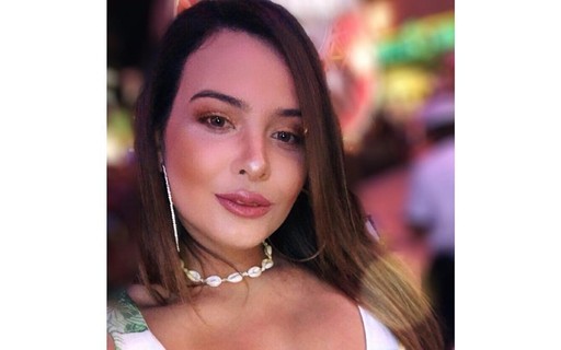 Geisy Arruda posa decotada e iluminada e é pedida em casamento - GQ | Musa