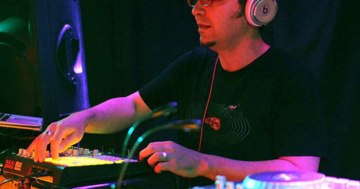 G1 - Dj Lucio K embala o público na festa 'Baile do Amor' no Rio ...