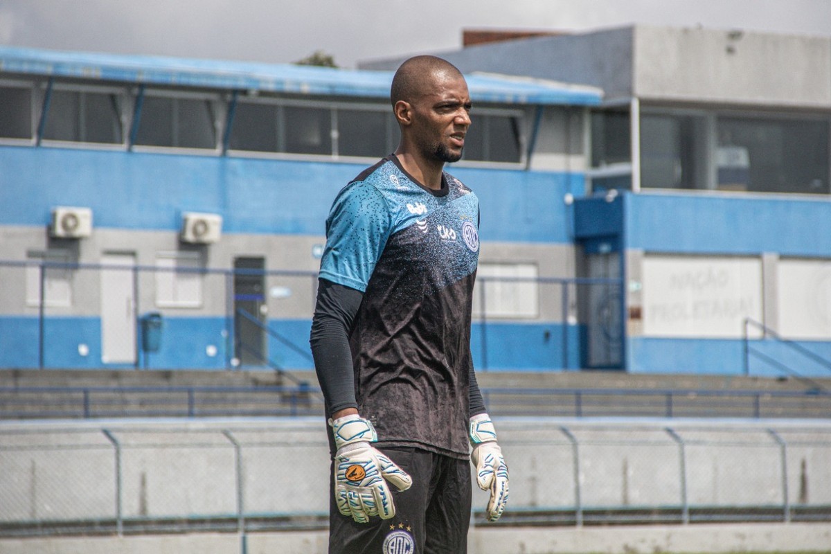 Novo goleiro do Confiança, Marcos se diz contente com oportunidade e ...
