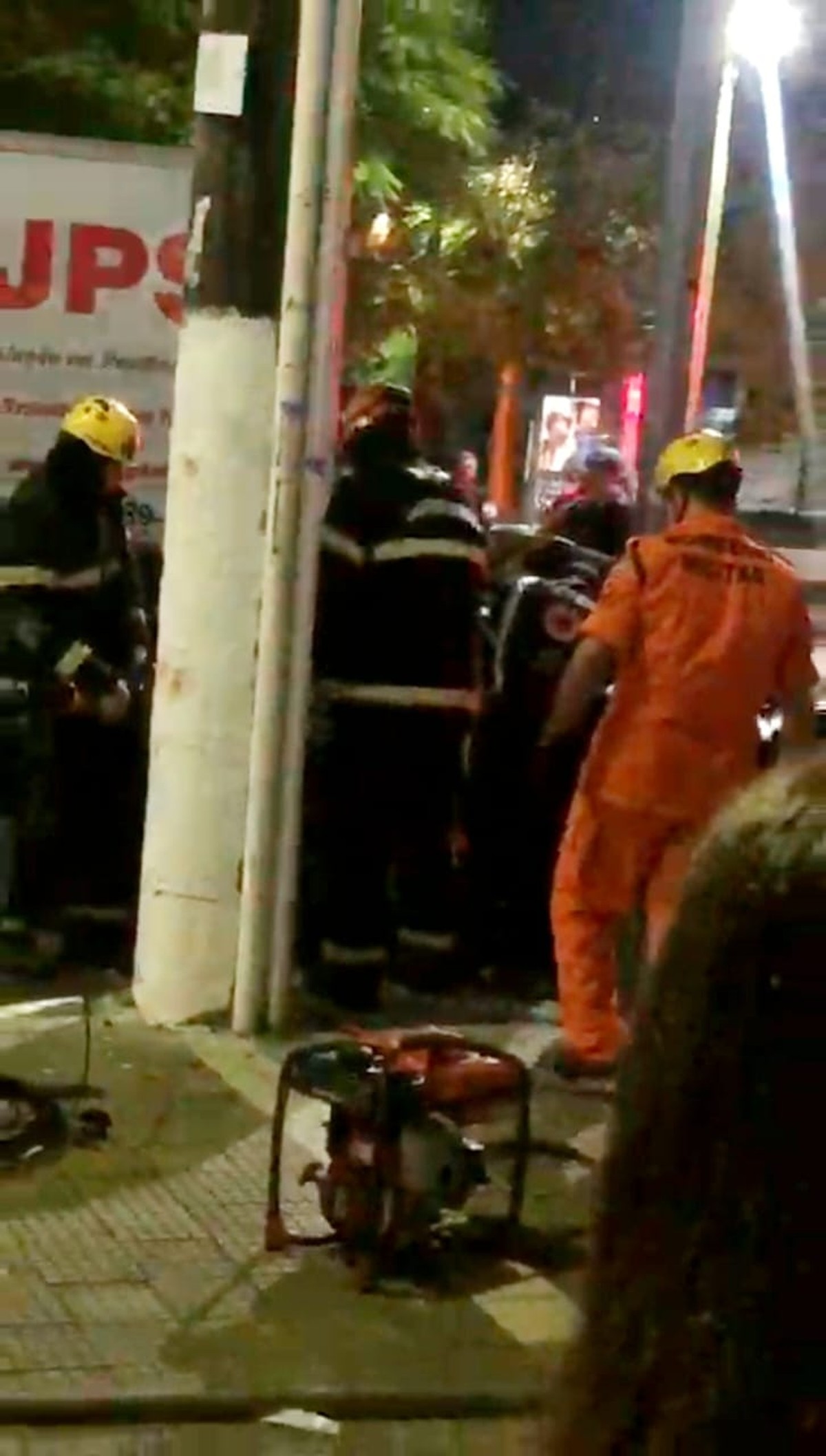 Mulher morre e outras duas pessoas ficam feridas após colisão em ...