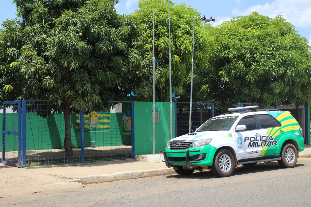 Pm De Folga Reage A Tentativa De Assalto E Atira Contra Adolescente