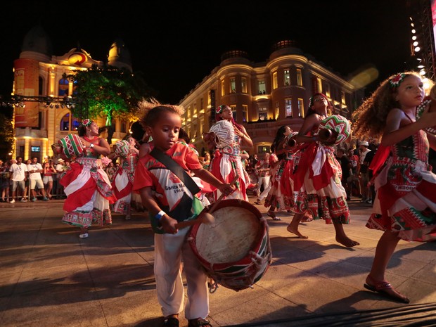 G1 - Nações de maracatu começam ensaios para o carnaval no Recife ...