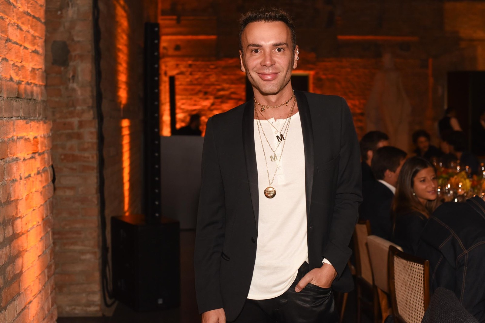 Alexandre Birman fecha Pinacoteca para aniversário | Lifestyle | Vogue