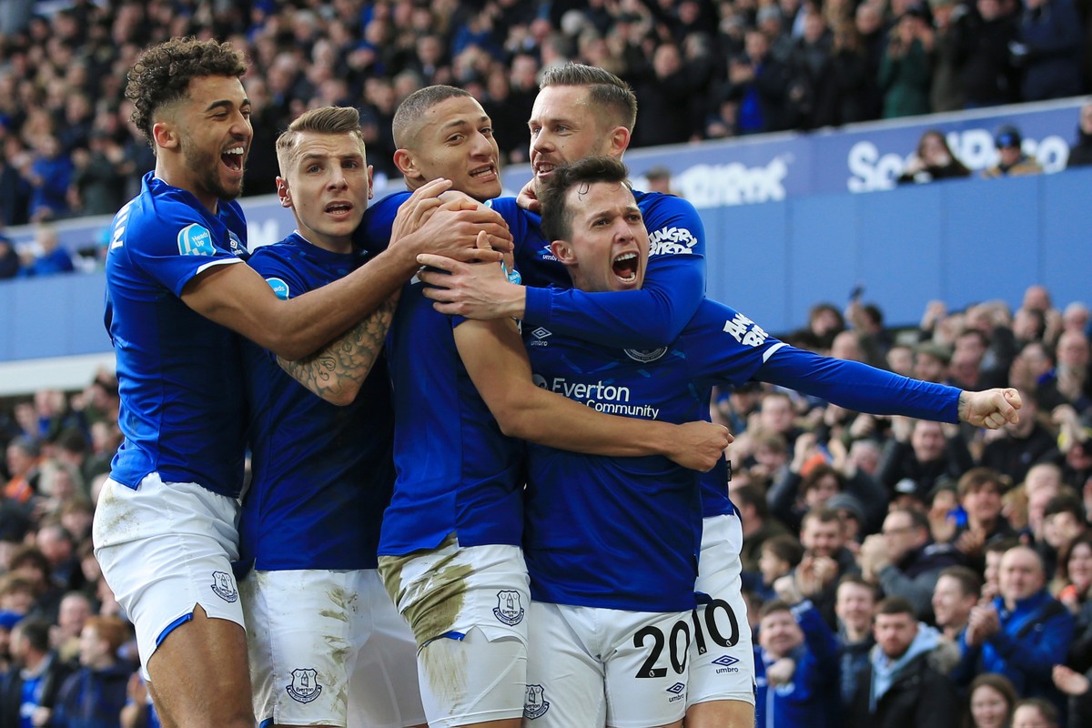 Com gols de Bernard e Richarlison, Everton vence o Crystal Palace e ...