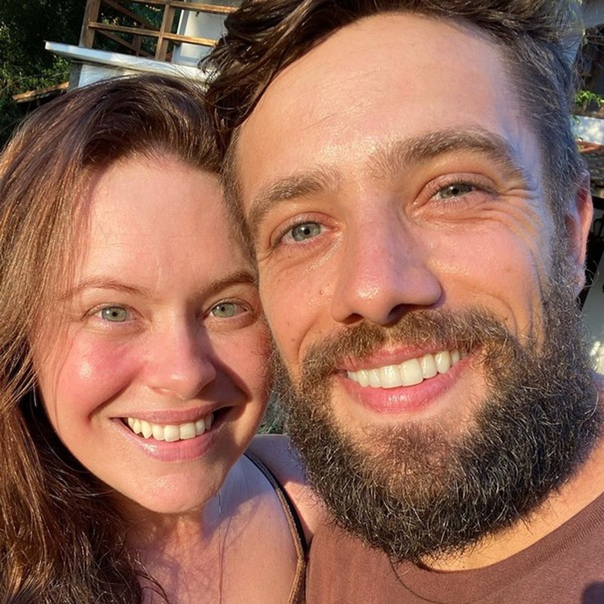 Rafael Cardoso compartilha foto com a esposa: "Ainda namorados depois ...