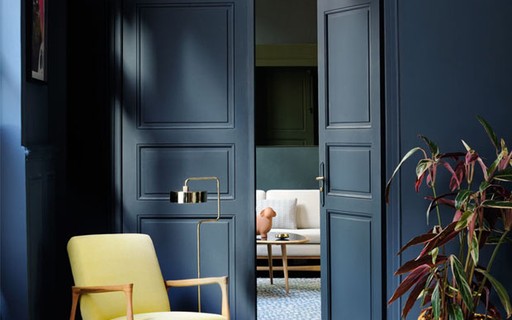 Décor do dia: hall de entrada azul escuro - Casa Vogue | Décor do dia