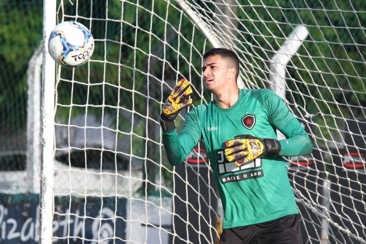 Passarelli chega ao Botafogo-PB para ser uma das cinco opções para o ...