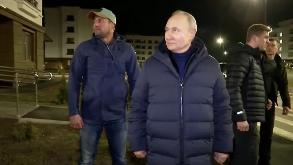 Diplomatizzando: O criminoso de guerra Putin visita sua obra mais ...