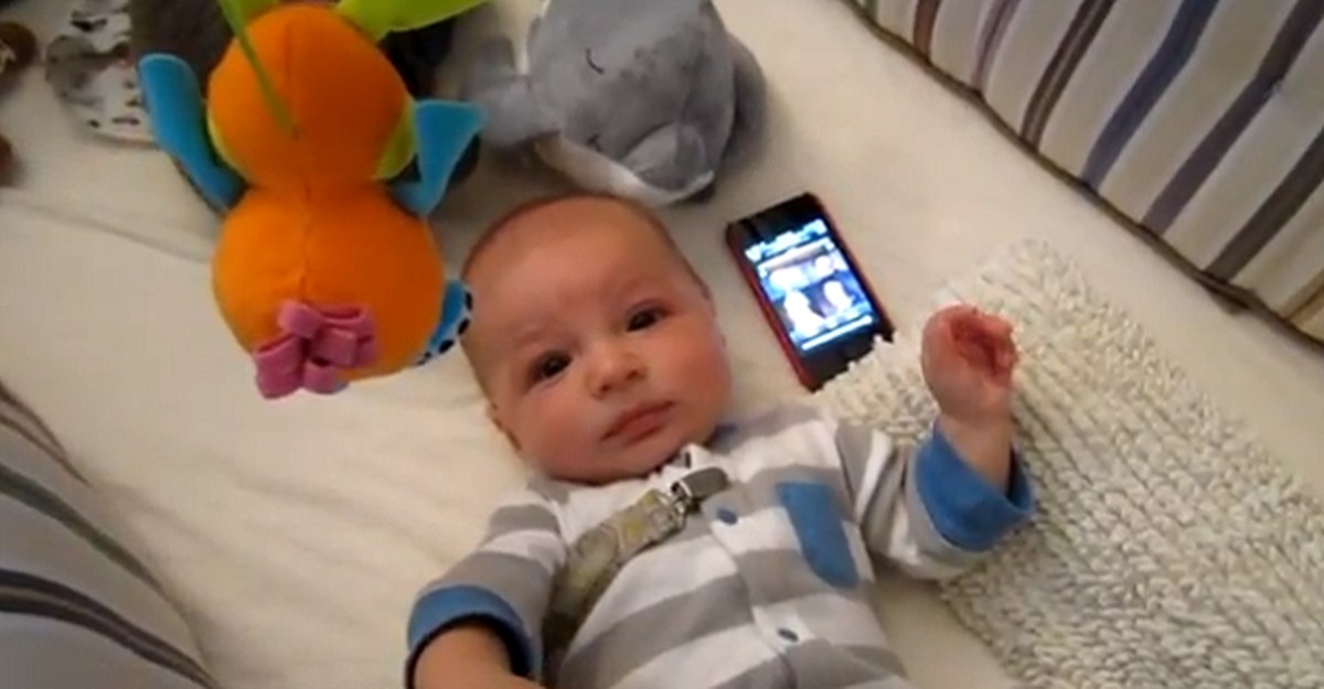 Vídeo do YouTube mostra bebê se acalmando com música do Star Wars ...
