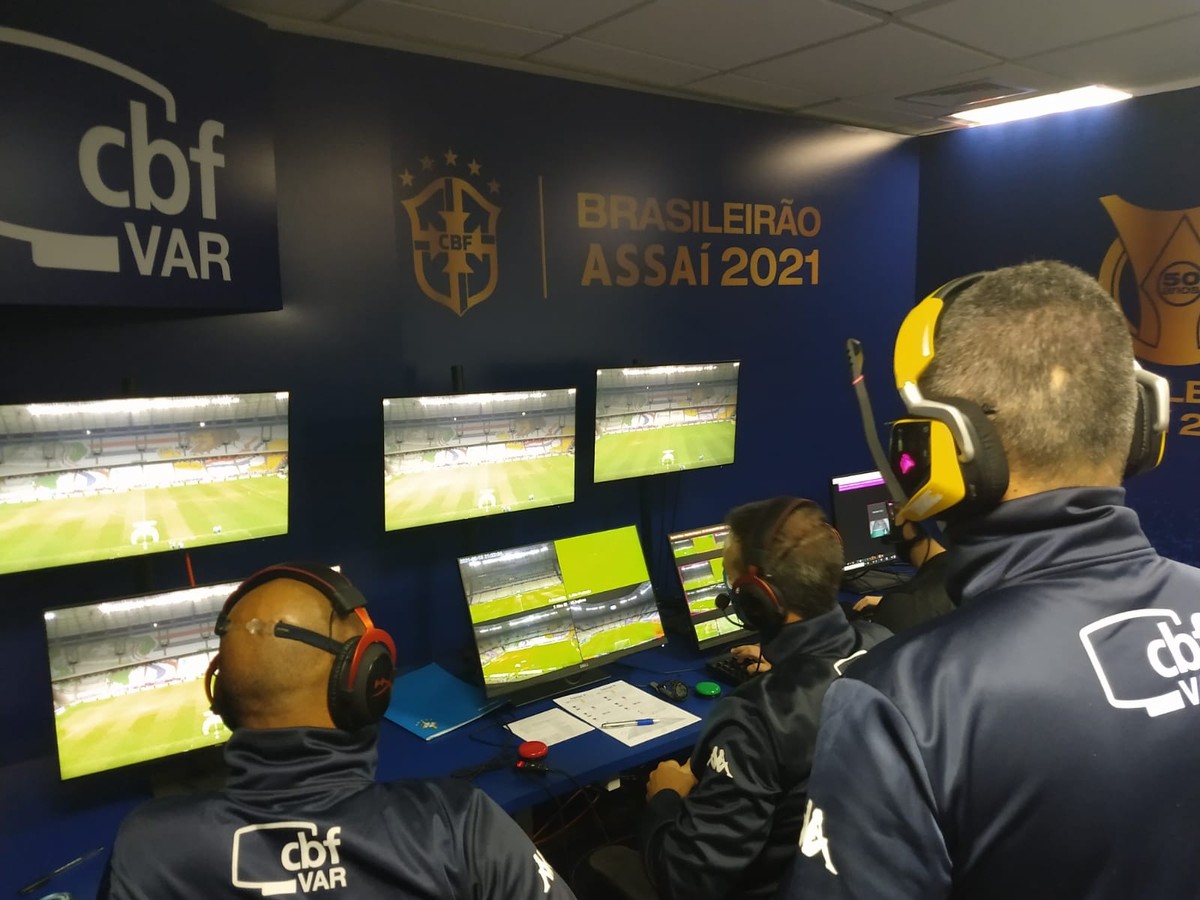 VAR em detalhes: entenda como é traçada a linha de impedimento; veja ...