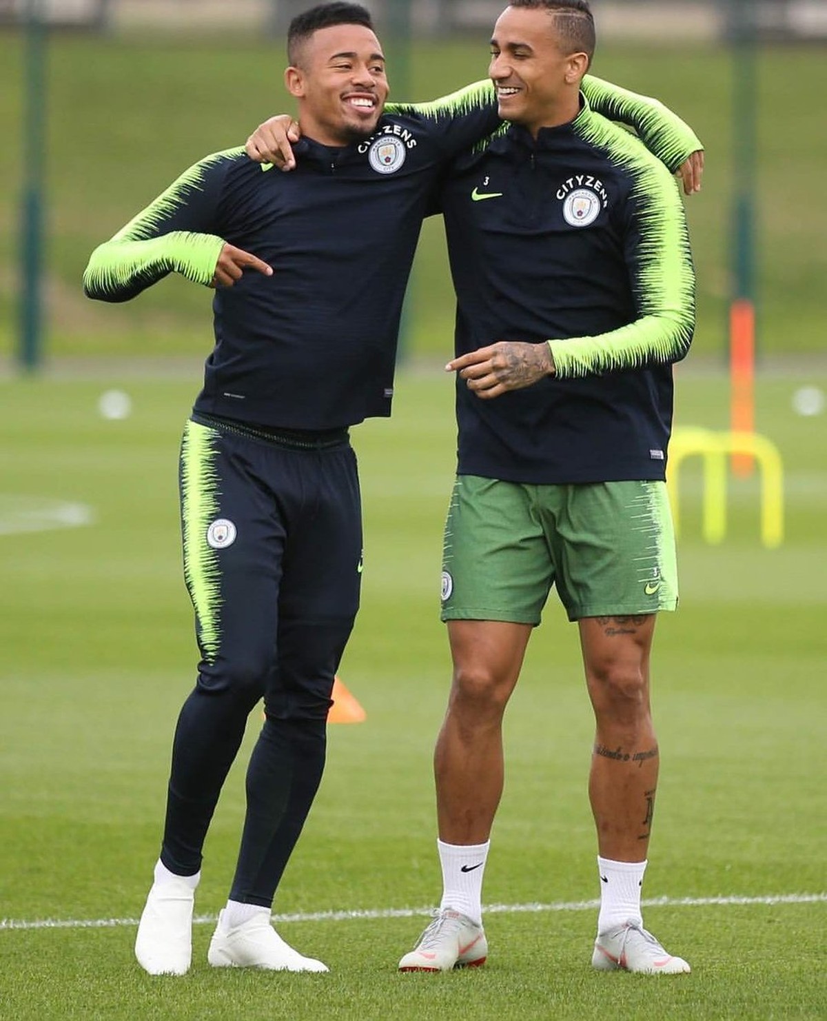 Fora de combate desde a Copa, Danilo volta a treinar com o Manchester ...