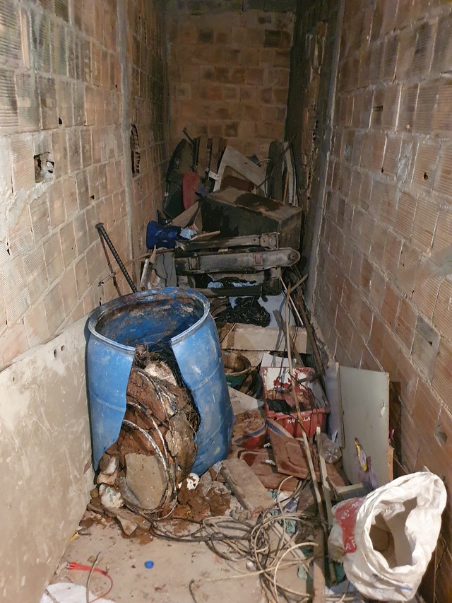 Corpo de mulher é encontrado dentro de um tonel - Folha do ES