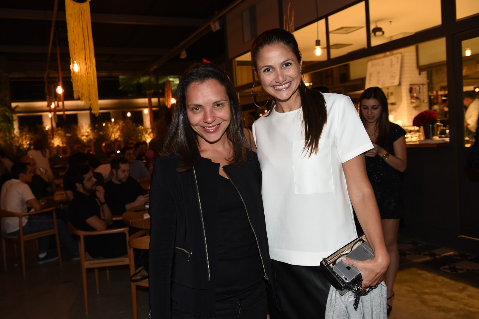 Gigi Hadid agita São Paulo com evento na loja da Rosa Chá e no Eataly ...