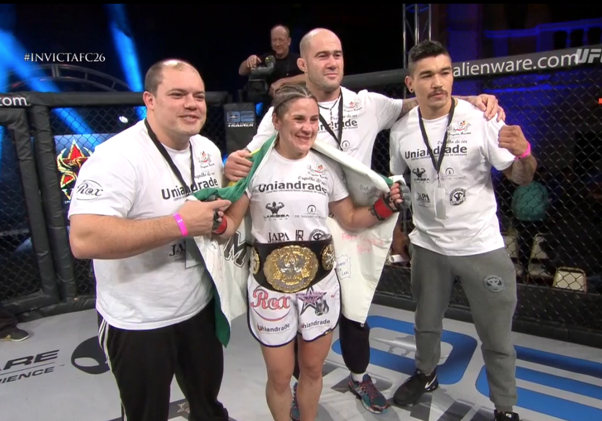 Ultimate contrata brasileira campeã peso-mosca do Invicta FC, Jennifer ...