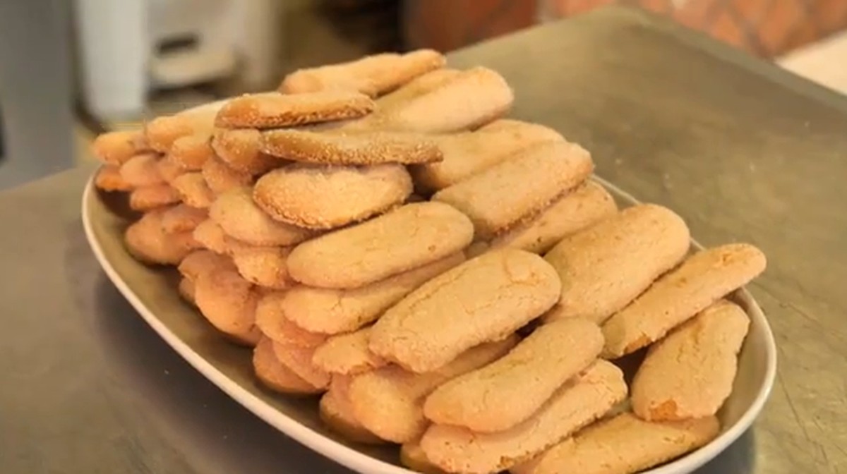 Faça em casa: receita de bolacha champanhe para o pavê de Natal ...