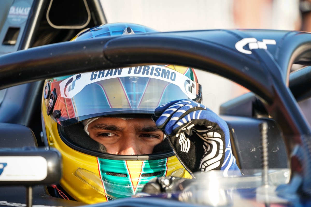 Igor Fraga passa por dificuldades no circuito de Montmeló e cai para o ...