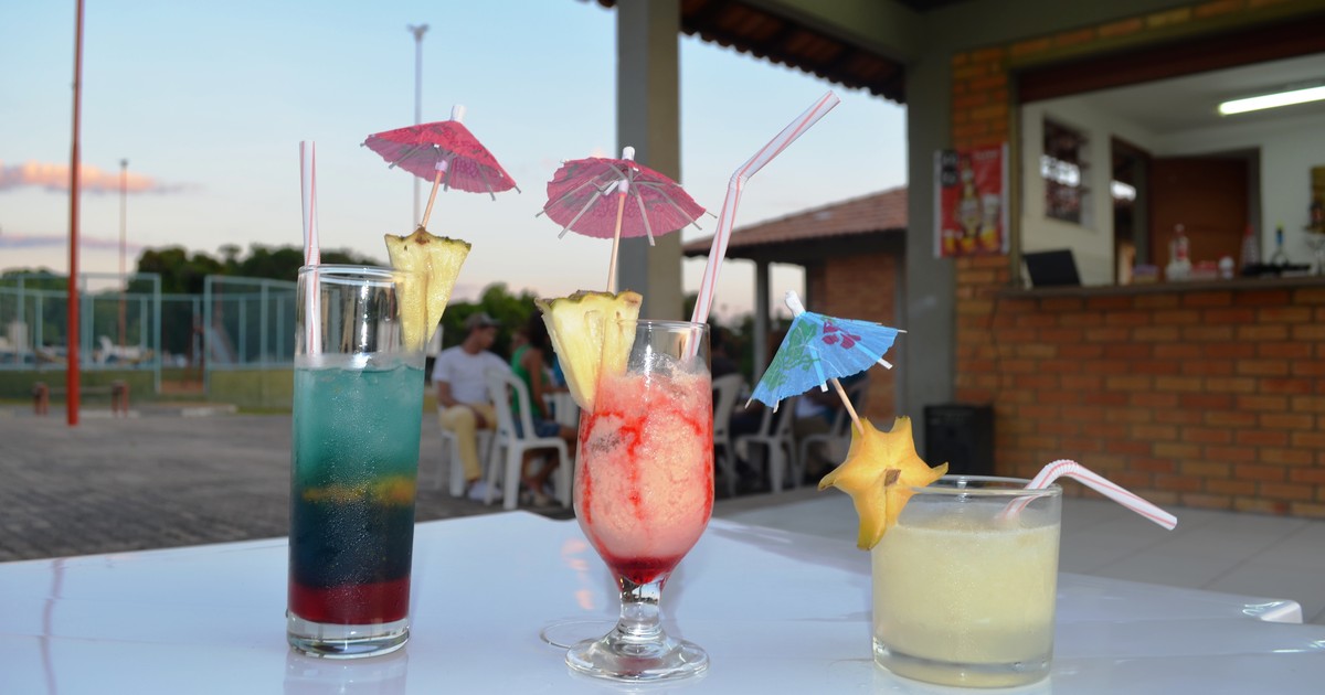 G1 - 'Bartender freestyle' de RR ensina a preparar drinks com sabor ...