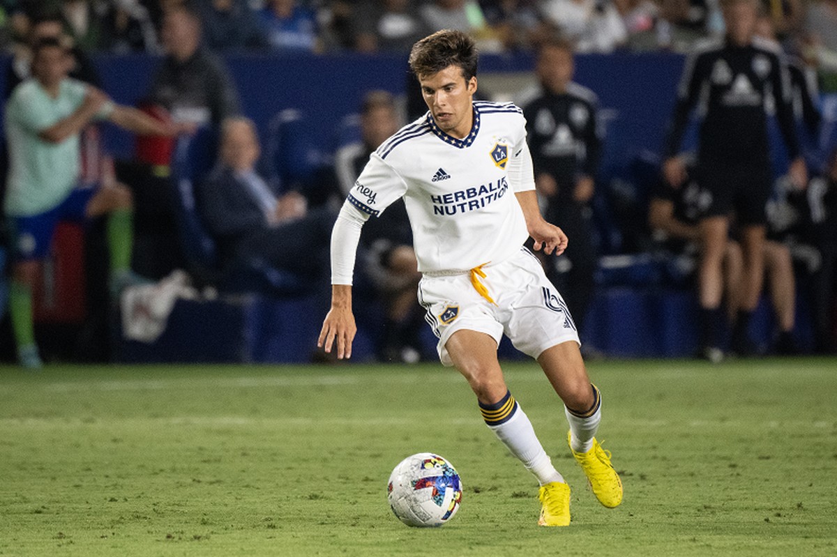 Riqui Puig critica Barcelona por pressionar saída de jogadores: "Me ...