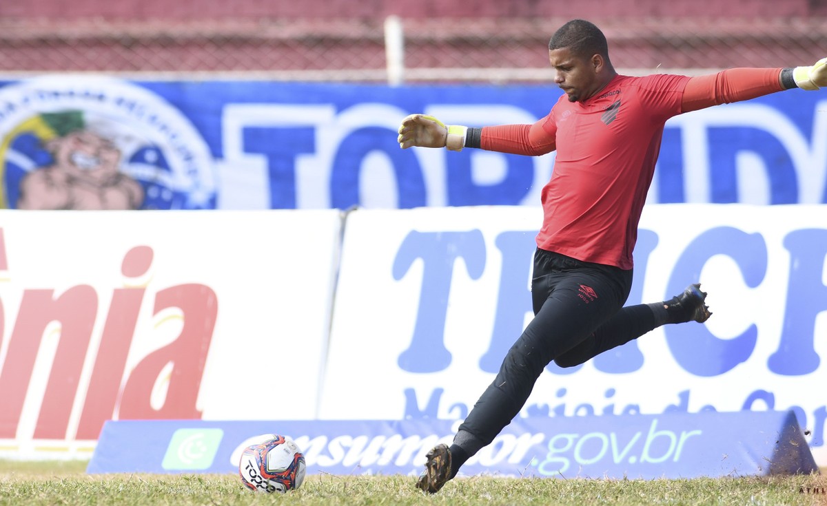 Sem liberação do Athlético-PR, goleiro Anderson chegará ao Cruzeiro em ...