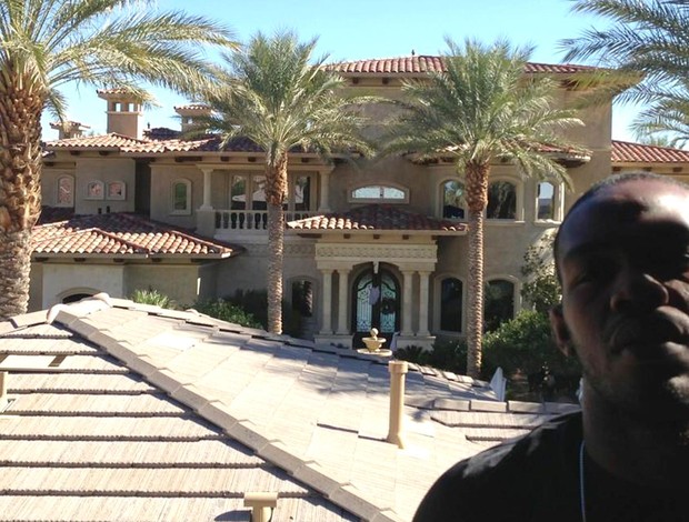 Após visita ao Brasil, Jon Jones mostra sua nova casa em Las Vegas ...
