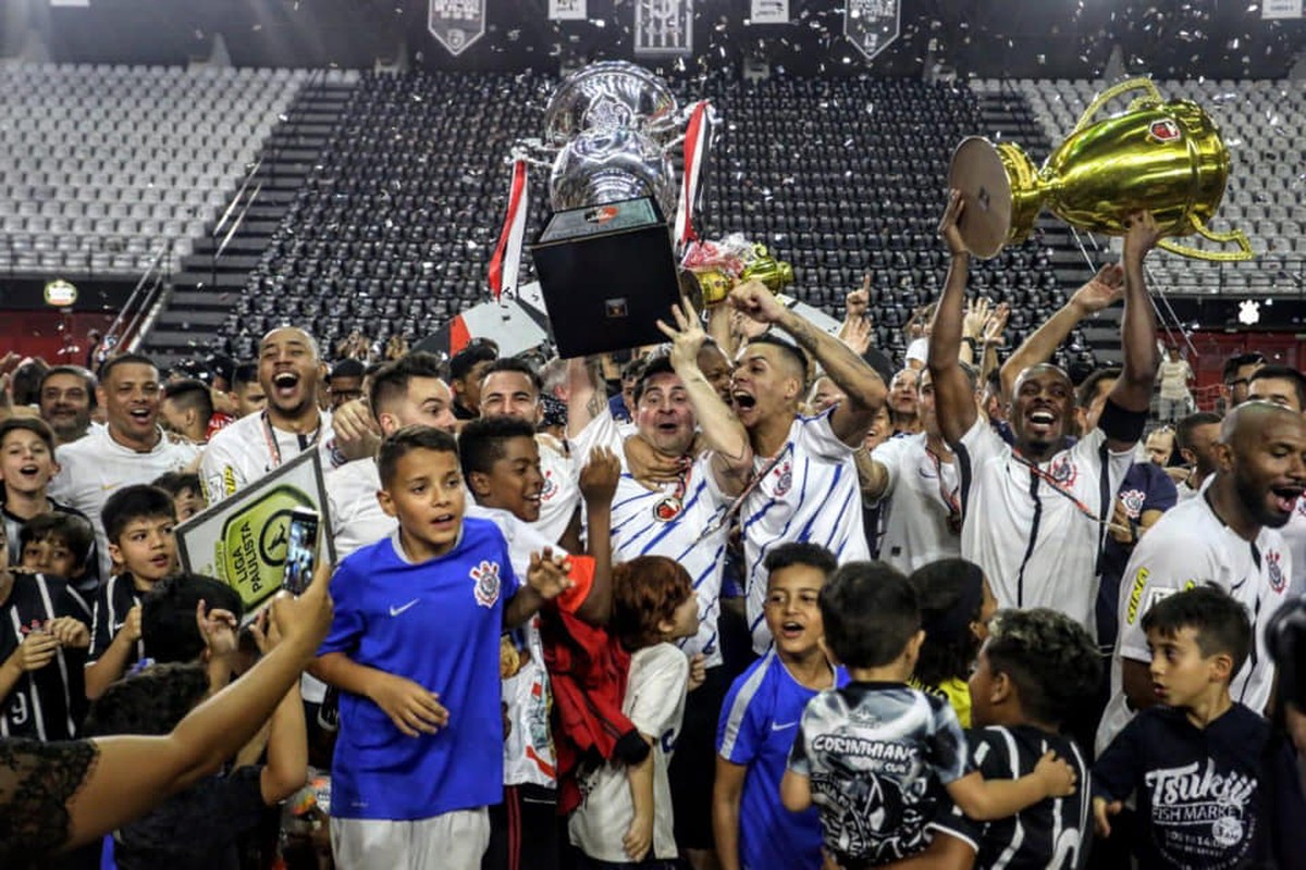 No adeus de Falcão, Corinthians segura empate na prorrogação e é ...