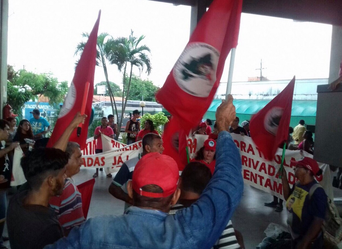 Membros do MST fazem protestos em cidades pelo país | Política | G1