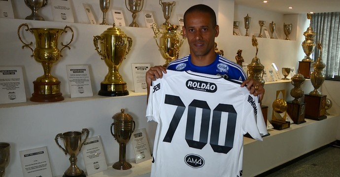 De goleiro no Santos a artilheiro na França: Wendel chega a 700 jogos