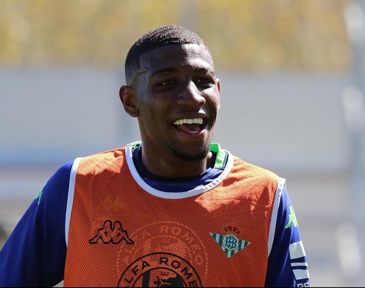 Ponte Preta recebe pagamento do Barcelona por formação do lateral ...