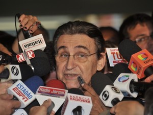 Troca no politburo: PCdoB terá novo presidente - ÉPOCA | Felipe Patury