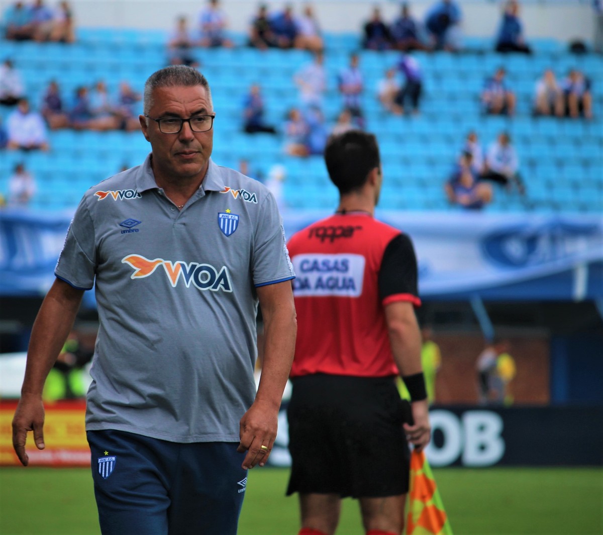 Após sete partidas, português Augusto Inácio é demitido do Avaí | avaí | ge