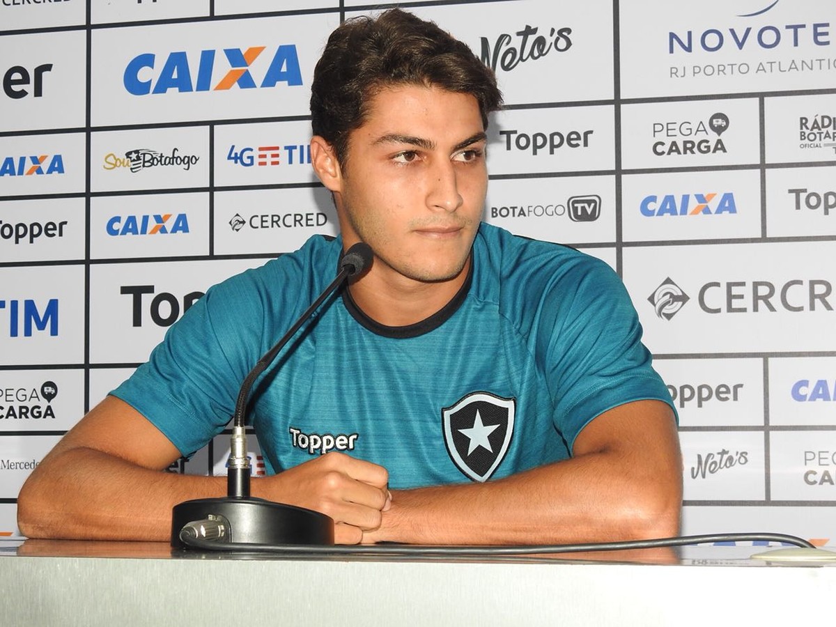 Marcinho celebra boa atuação em volta após 10 meses sem jogar: "Muito ...