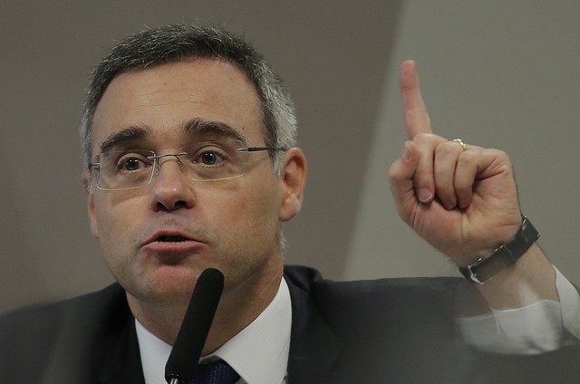 Entre a Bíblia e a Constituição: o significado da nomeação de André ...