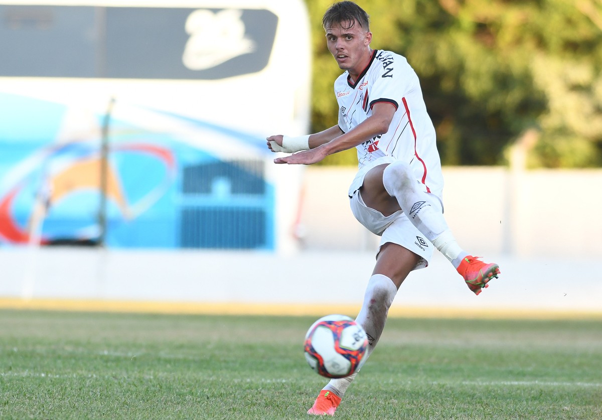 Athletico acerta empréstimo de zagueiro Luan Patrick para o Bragantino ...