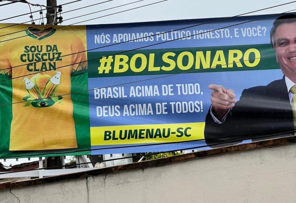 Justiça ordena retirada de outdoor pró-Bolsonaro em SC com frase 'sou ...