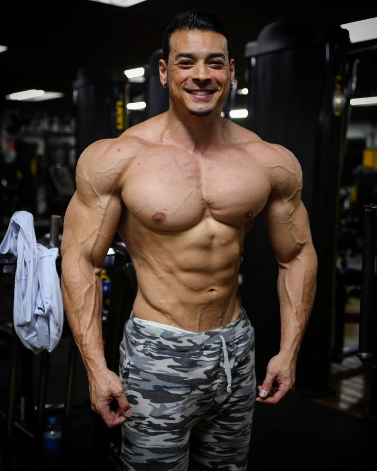 Felipe Franco exibe shape com veias saltadas | Celebridades | Glamour