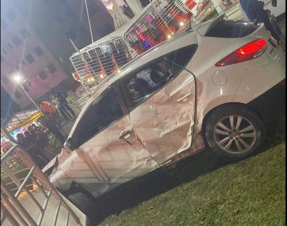Carro desgovernado invade parque de diversões e deixa uma mulher ferida no litoral de SP ...