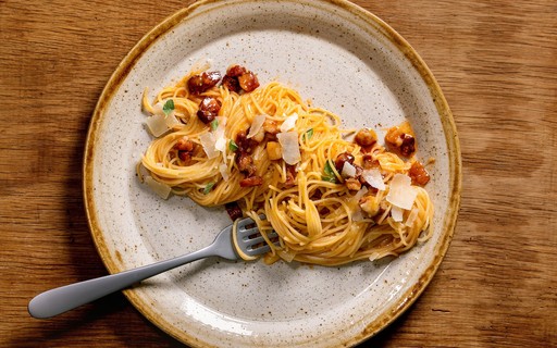 Carbonara Day: 4 receitas do clássico italiano feitas por chefs - Casa ...