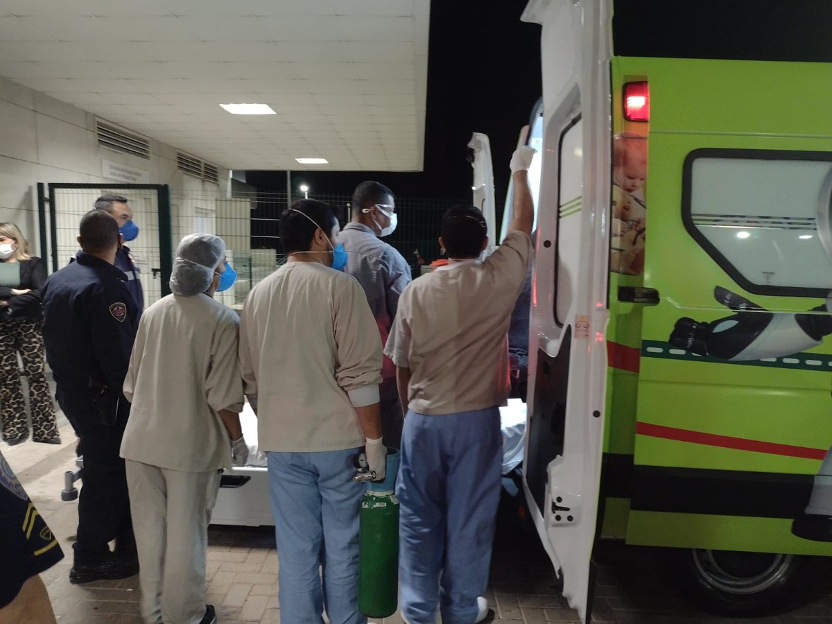 Equipes fazem força-tarefa para transportar idosa de 300 kg até ...