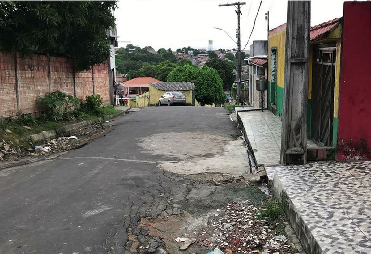 Homem Morre Após Ser Atingido Por 6 Tiros Enquanto Caminhava Em Rua De