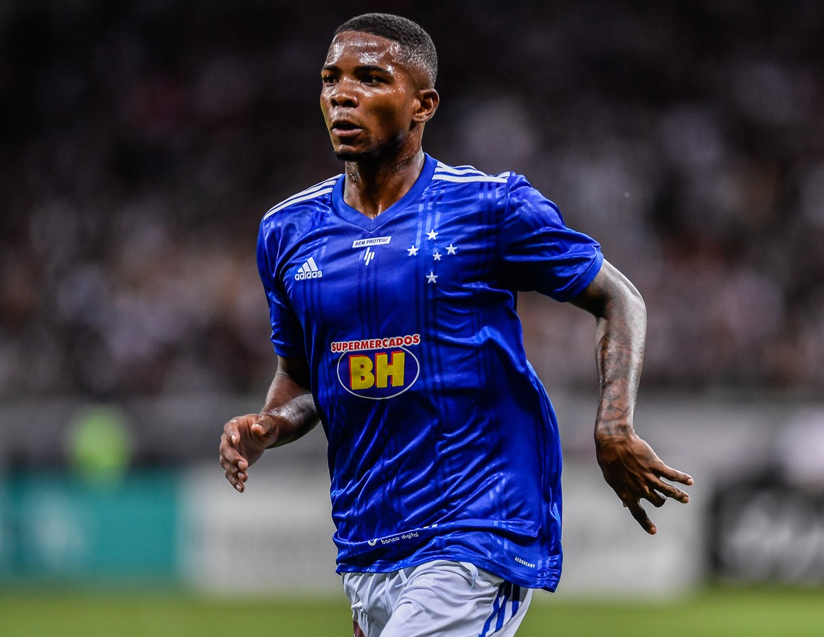 Sob a mira do futebol japonês, zagueiro Cacá ainda define se deixará o ...